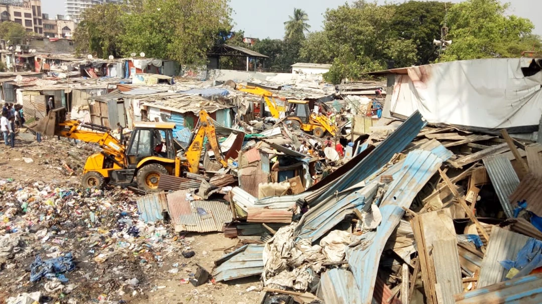 BMC Demolishes Slum In Bandra; Residents' Wait Continues For Homes BMC Demolishes Slum In Bandra; Residents' Wait Continues For Homes