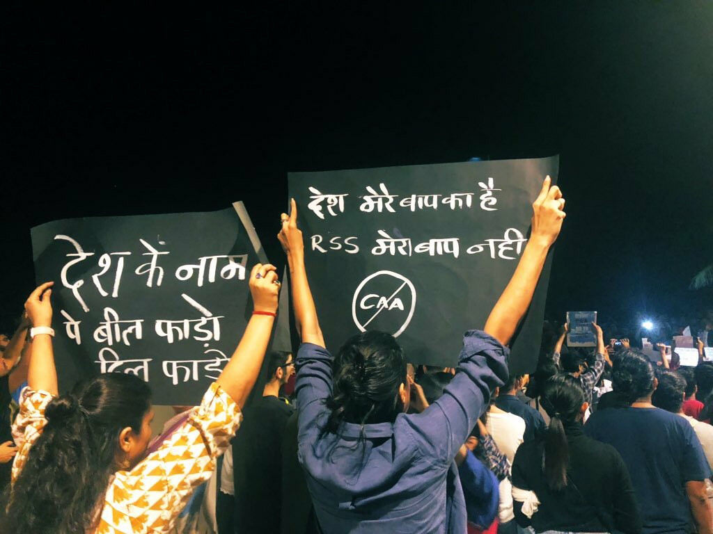 Hundreds of Mumbai college students join anti-CAA protest at Carter Road