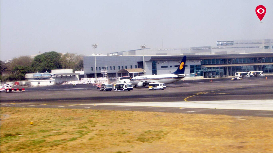 Fire at domestic airport building | Mumbai Live