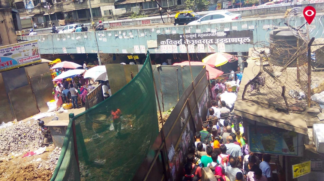 Dadar bridge redevelopment in limbo, commuters suffer | Mumbai Live