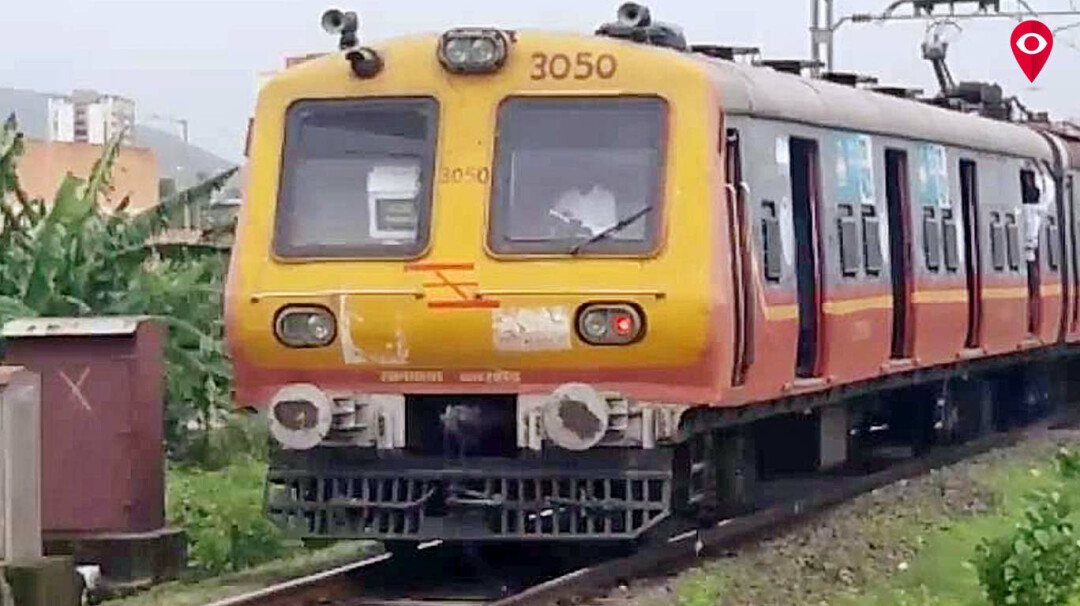 Harbour line disrupted due to technical snag, commuters protest ...