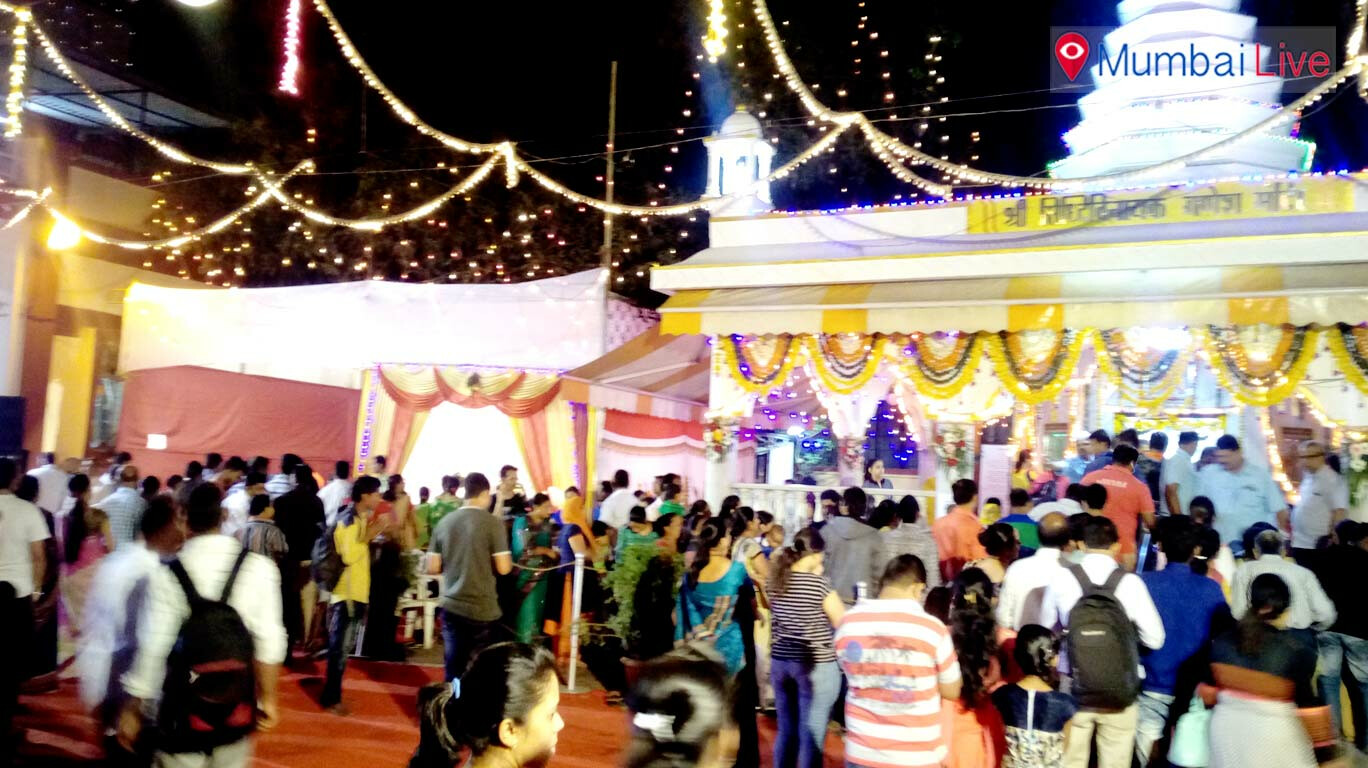 Devotees throng Chembur Ganesh | Chembur Naka | Mumbai Live