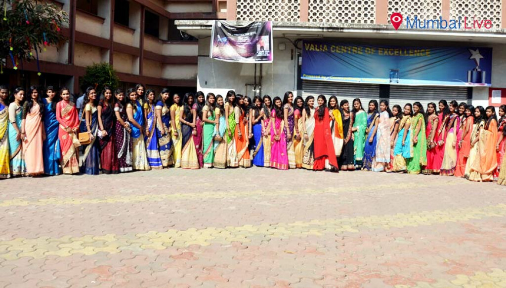 Girls celebrate 'Saree Day' in Barfiwala College